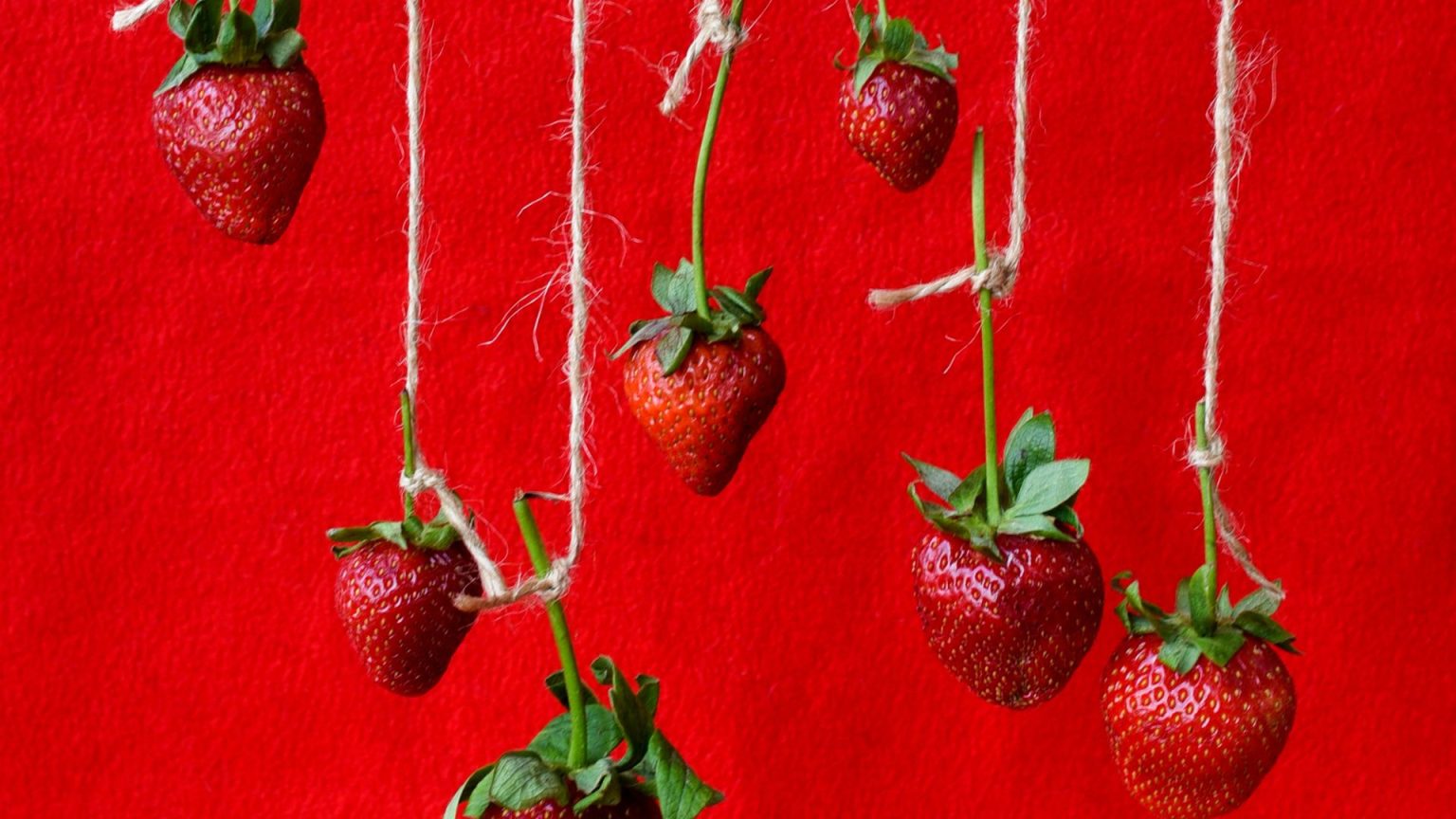 [100+] Strawberry Desktop Wallpapers | For Free